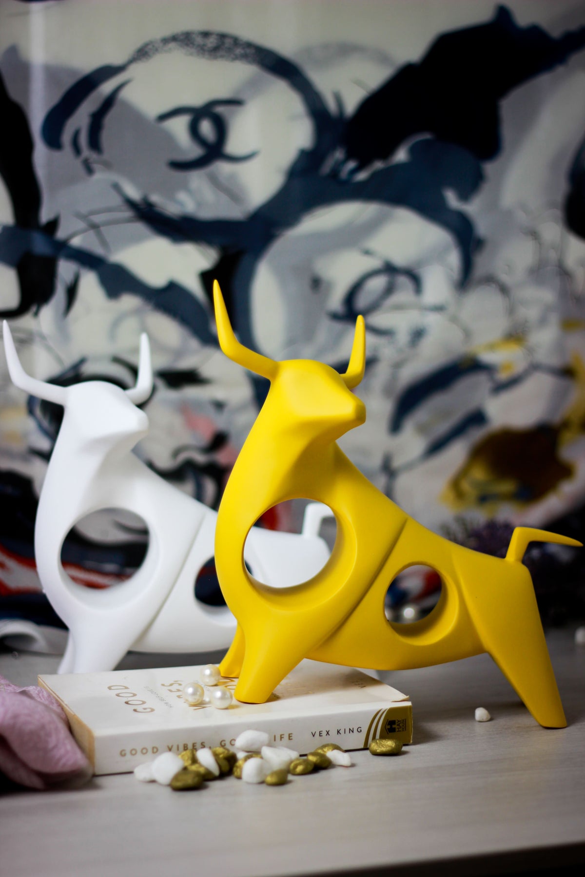 Nordic Bull Resin Sculpture – Décor Helm